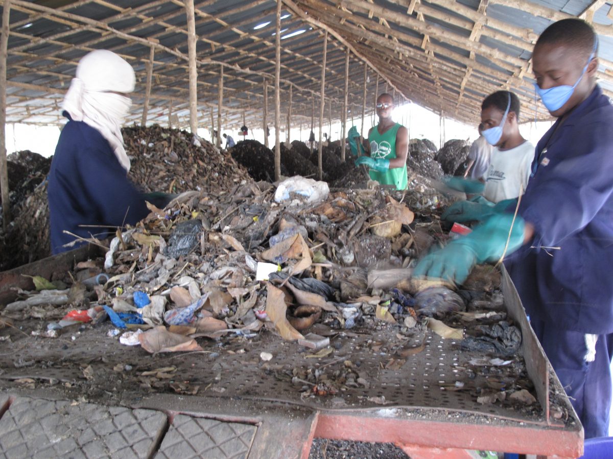 La fondation GoodPlanet soutient le compostage des déchets au Togo ...